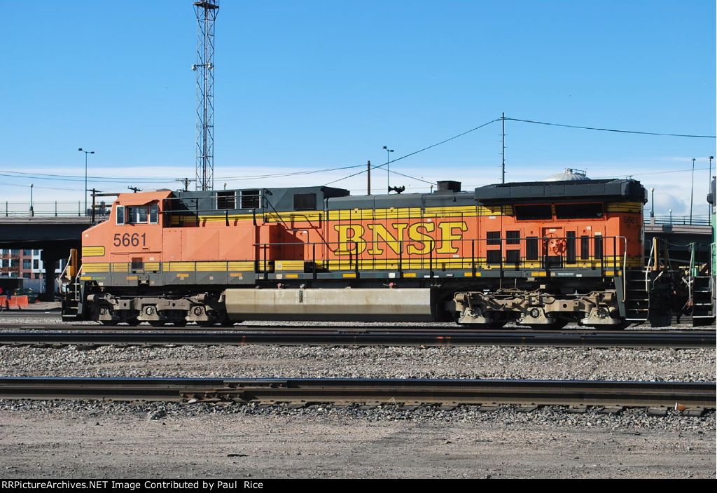 BNSF 5661